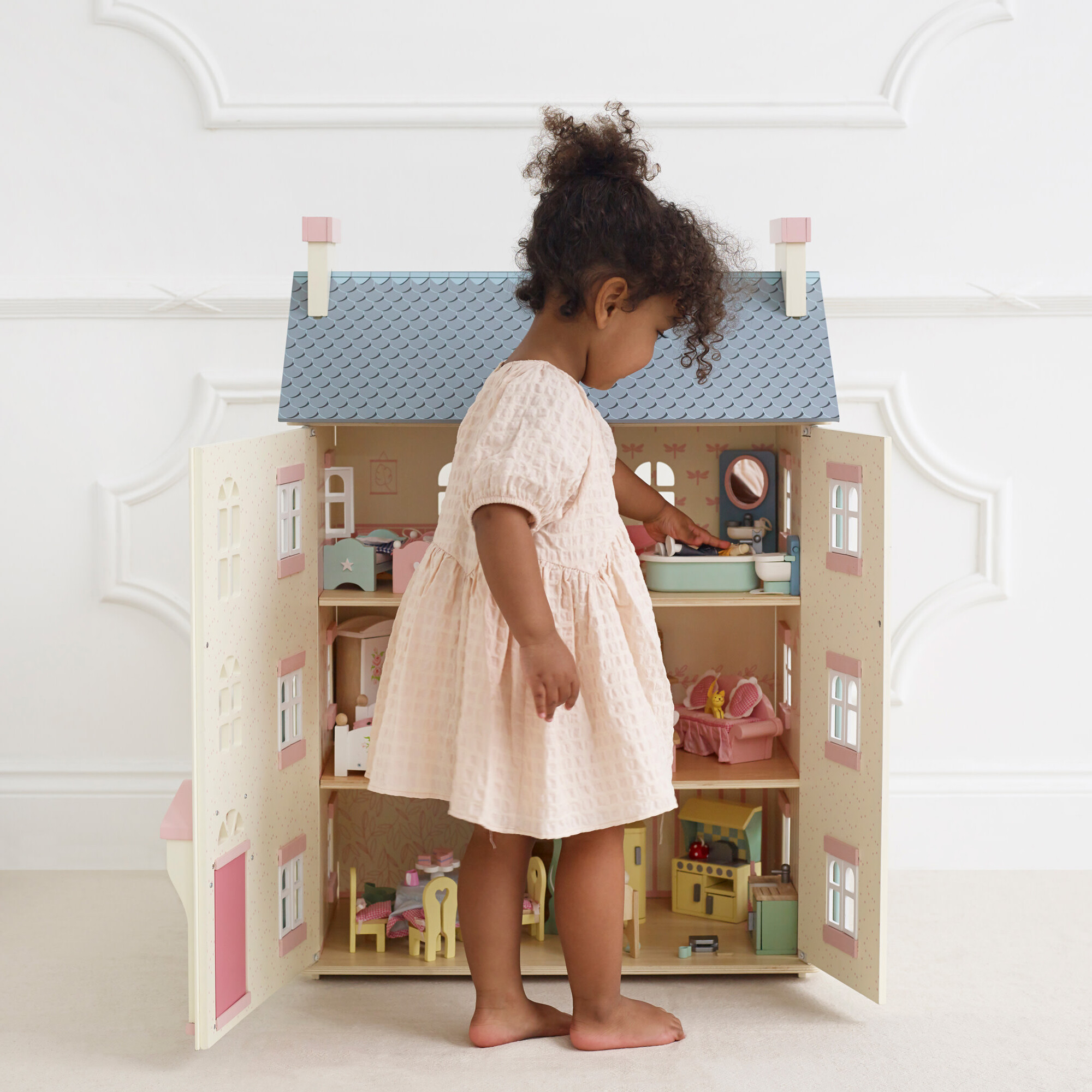 Cherry Tree Hall Le Toy Van Featured Maisonette